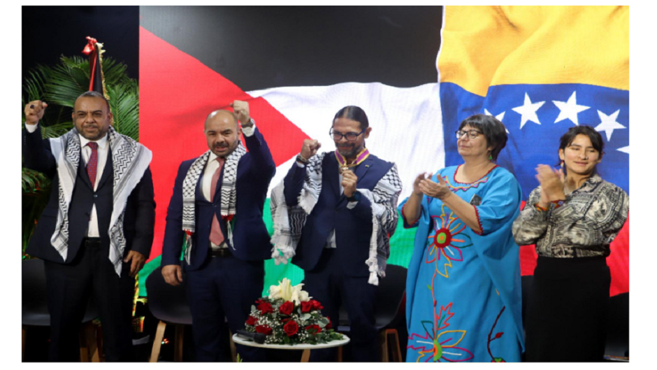 دوز - الرئيس يمنح الشاعر الفنزويلي فريدي يانييث وسام الثقافة والعلوم ...